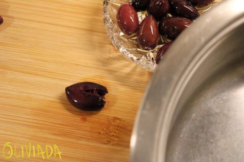 How To Pit Olives Like A Pro? 9 Suprising Methods